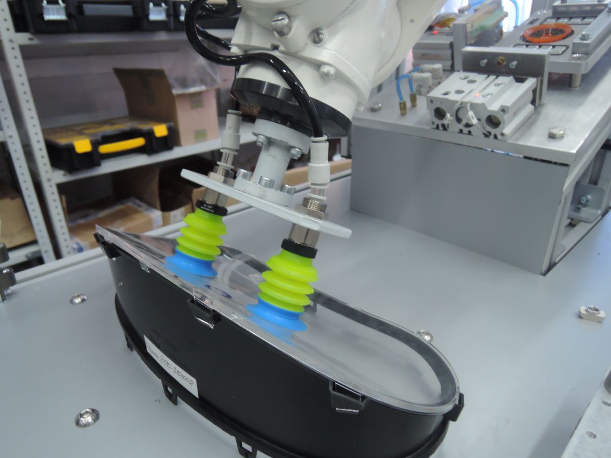 Robots for Injection Molding Machines - METRAROBOTICS